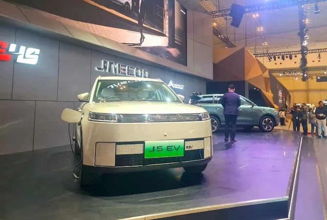 Era Baru SUV Listrik Dimulai JAECOO J5 EV Tampil Perdana di GIIAS 2025 | otoexpo.com